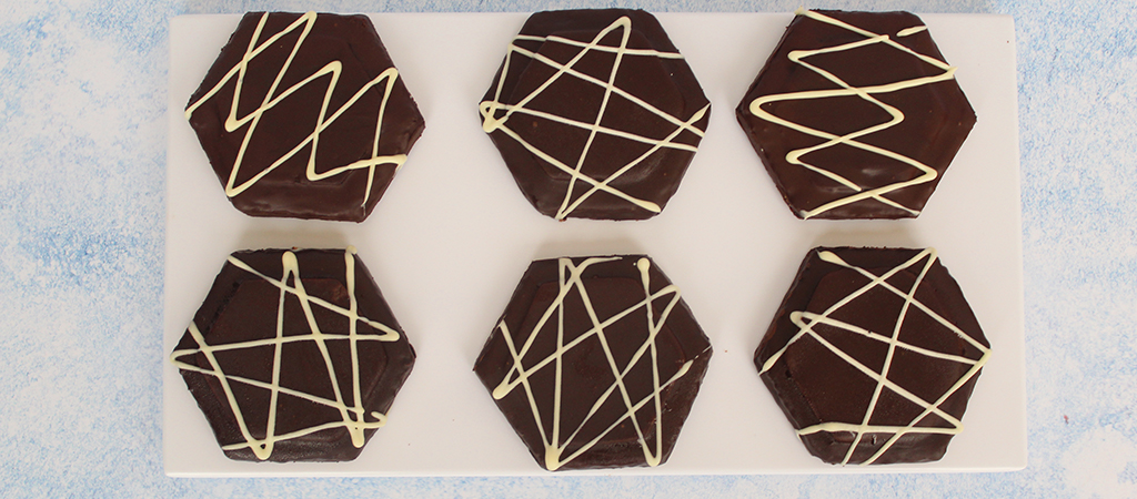 Liam Charles's Strawberry & Custard Jaffa Cakes recipe - The Great ...