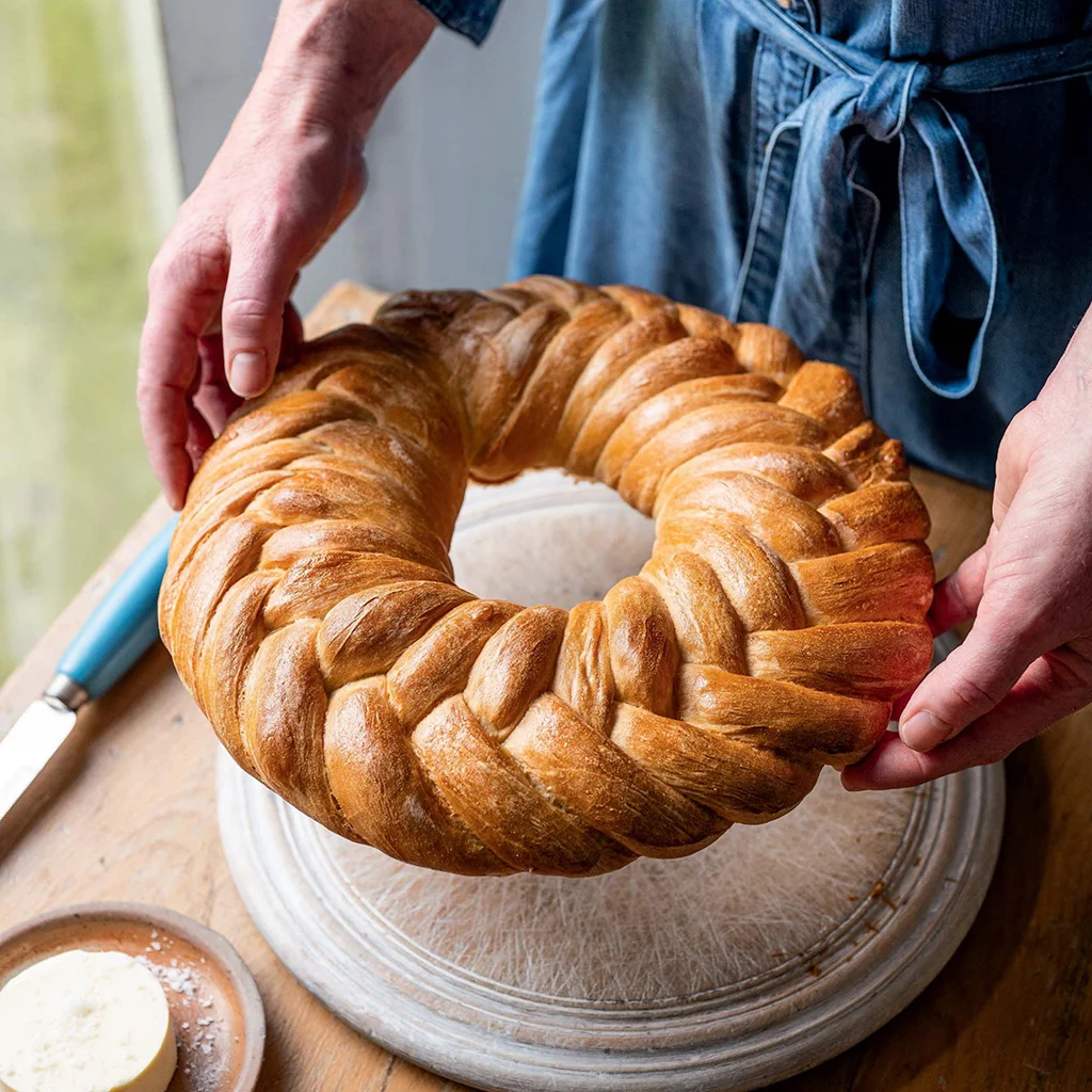 Paul Hollywood’s Seven-strand Plaited Wreath recipe - The Great British ...