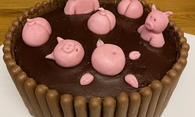 Pigs in muck cake - The Great British Bake Off | The Great British Bake Off