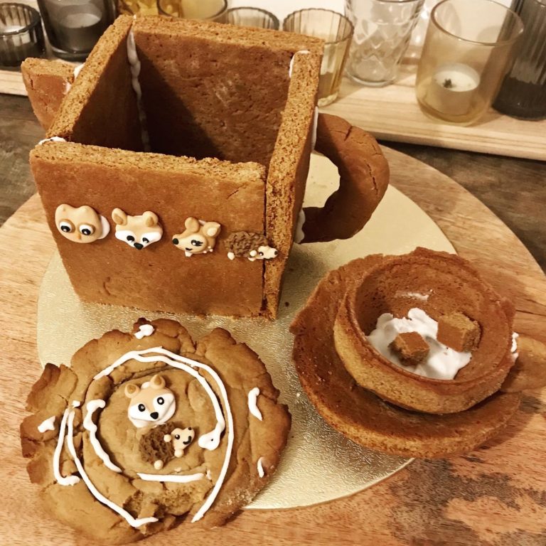 Gingerbread tea set - The Great British Bake Off