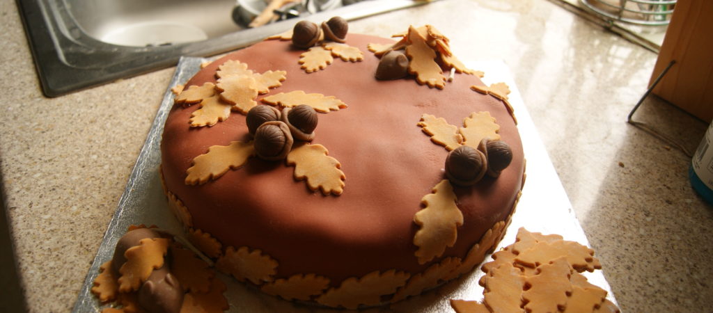 Autumnal Oak Leaf & Acorn cake - The Great British Bake Off | The Great ...