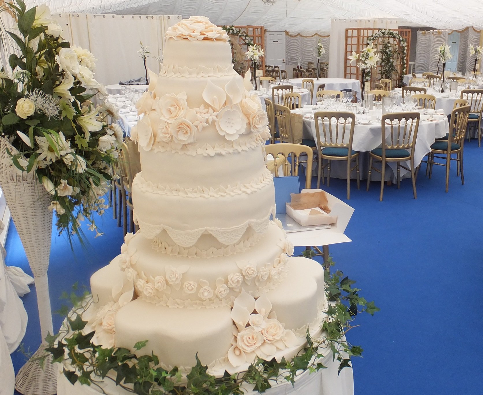 What Is A Traditional English Wedding Cake at Gwen Mayer blog