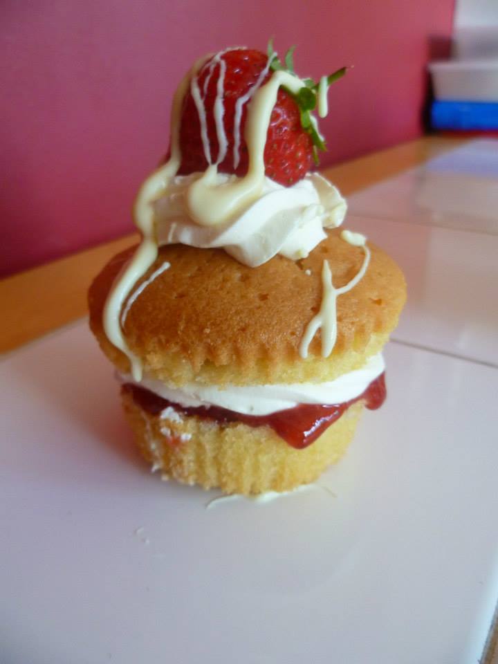 Mini Victoria Sandwich - The Great British Bake Off