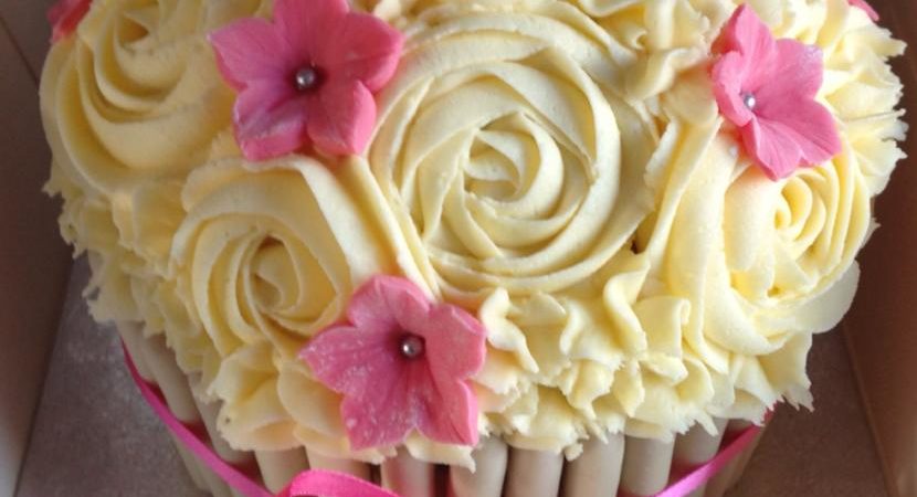 GIANT CUPCAKE - The Great British Bake Off | The Great British Bake Off