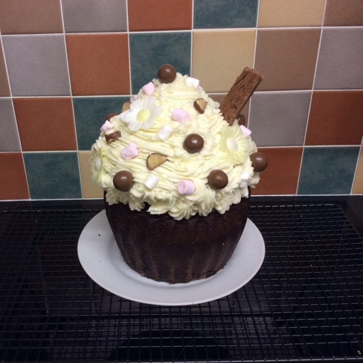 Giant cupcake - The Great British Bake Off | The Great British Bake Off