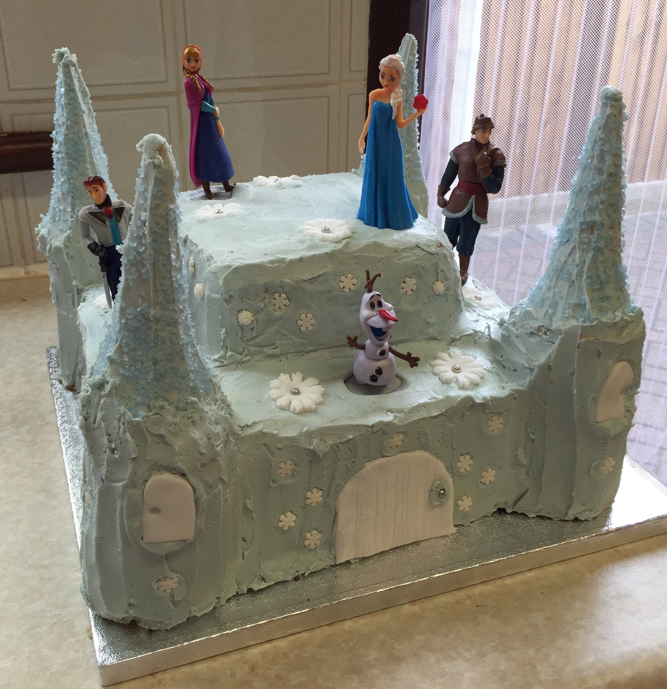 Frozen birthday cake - The Great British Bake Off