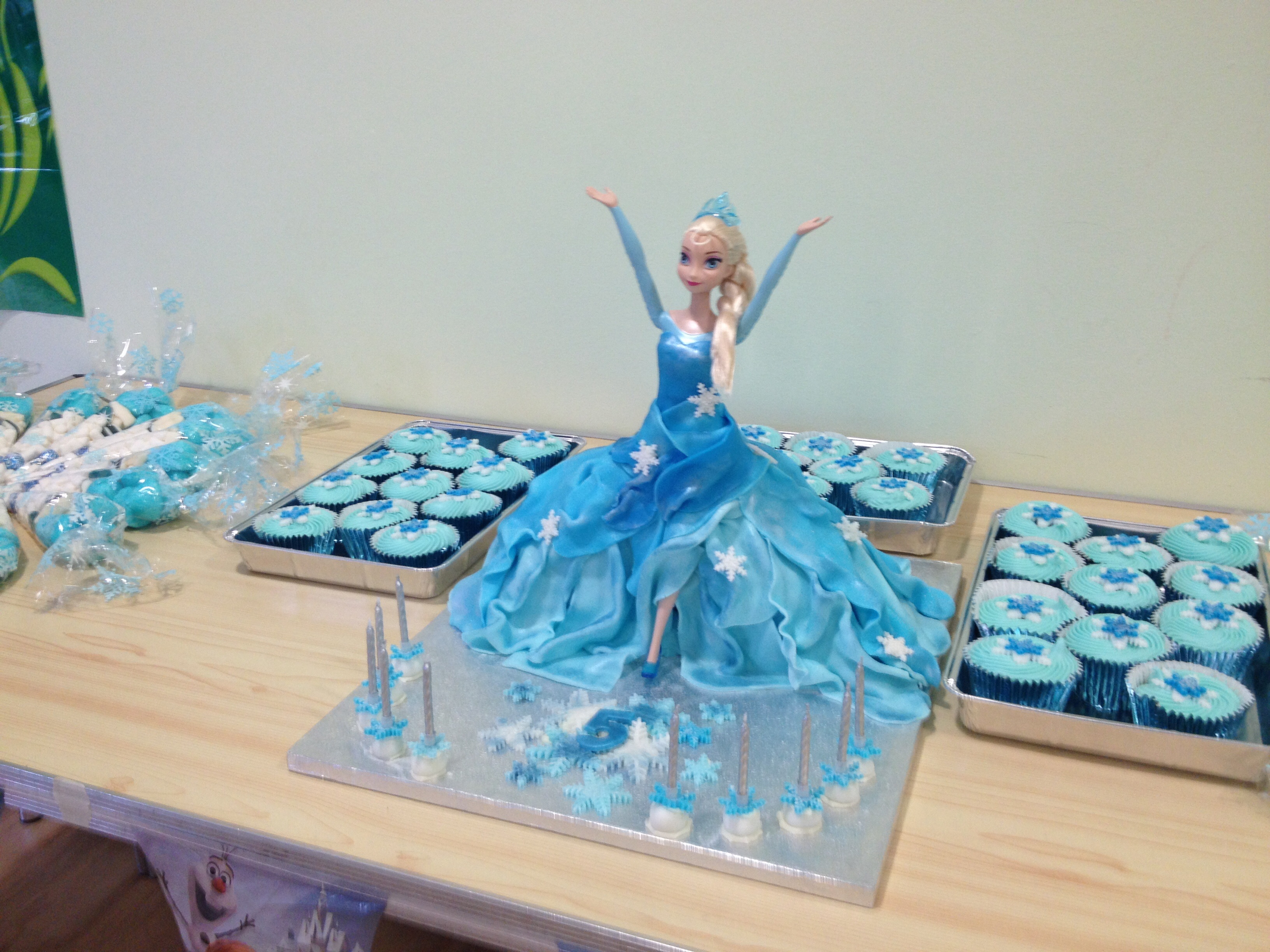 Frozen 5th Birthday cake - The Great British Bake Off