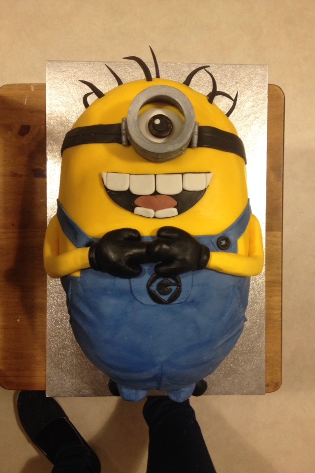 Flat Minion Cake