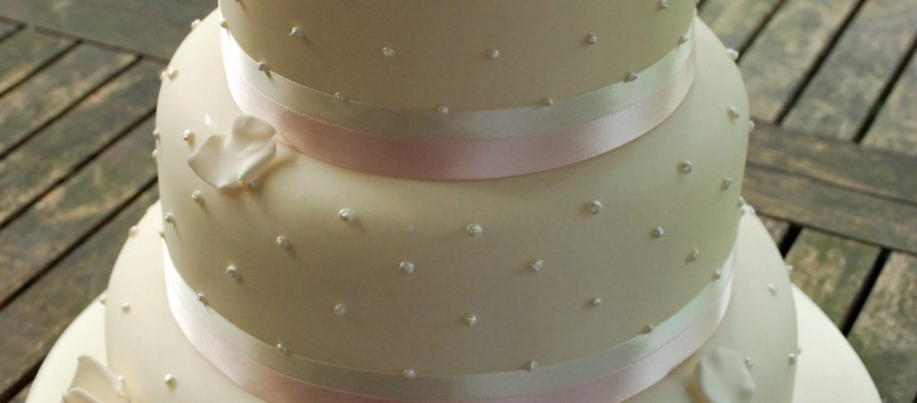 Rose & pearl wedding cake - The Great British Bake Off | The Great ...