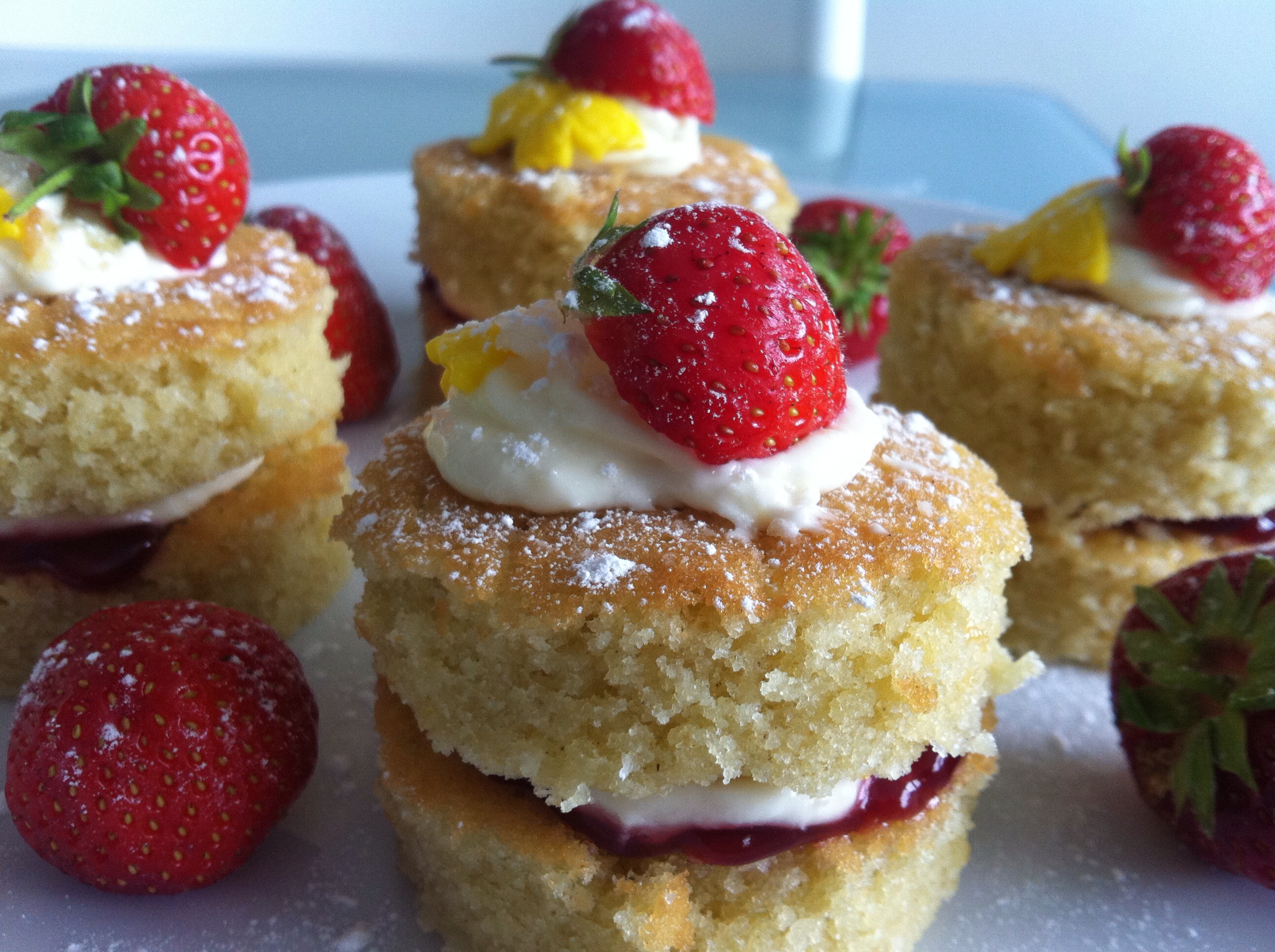 Mini Afternoon tea sponges - The Great British Bake Off